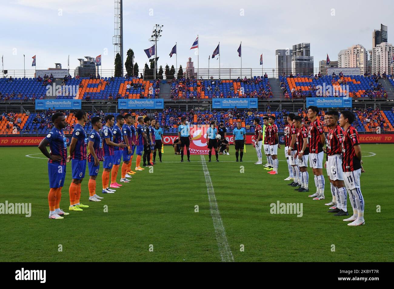 Team line-up of Port FC (L) and team line-up of Police Tero FC (R ...