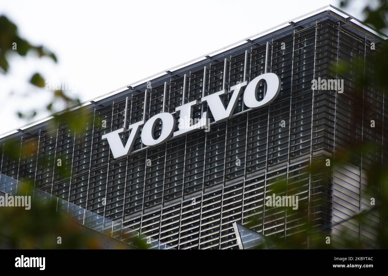Volvo cars logo hi-res stock photography and images - Alamy