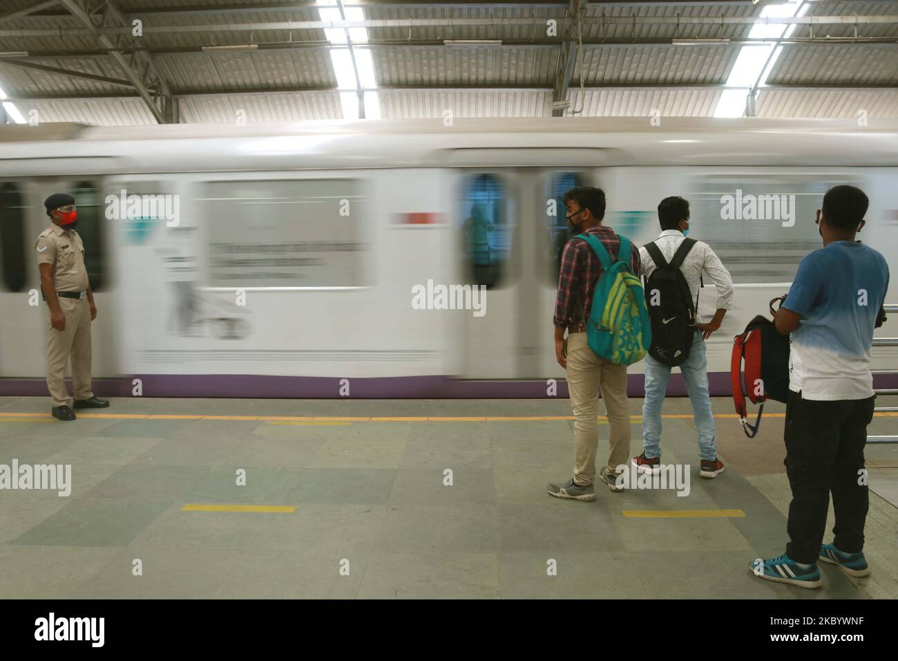 Kolkata metro rail hi-res stock photography and images - Alamy
