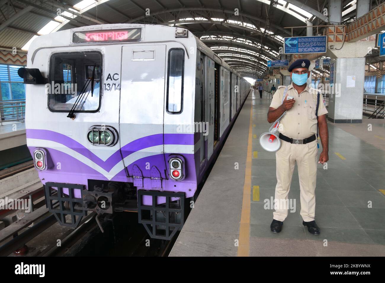 Kolkata metro railway services hi-res stock photography and images - Alamy