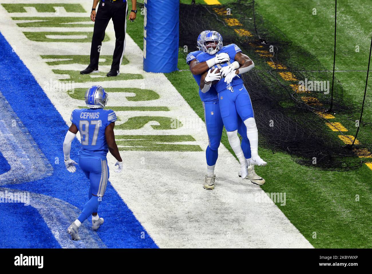 Detroit lions offensive guard tyrell crosby hi-res stock photography ...
