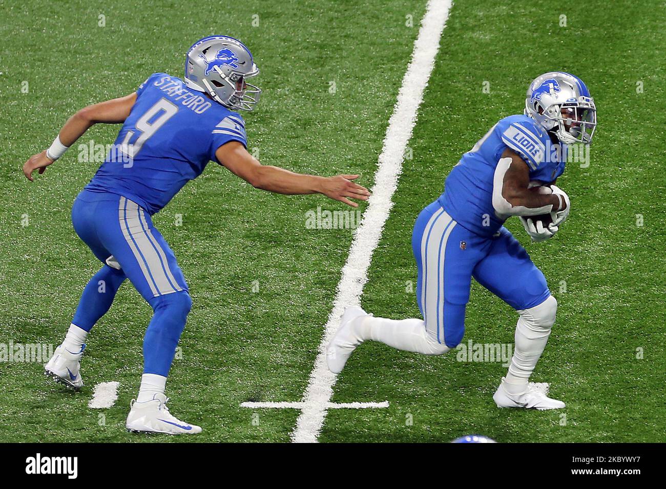 Handoff hi-res stock photography and images - Alamy