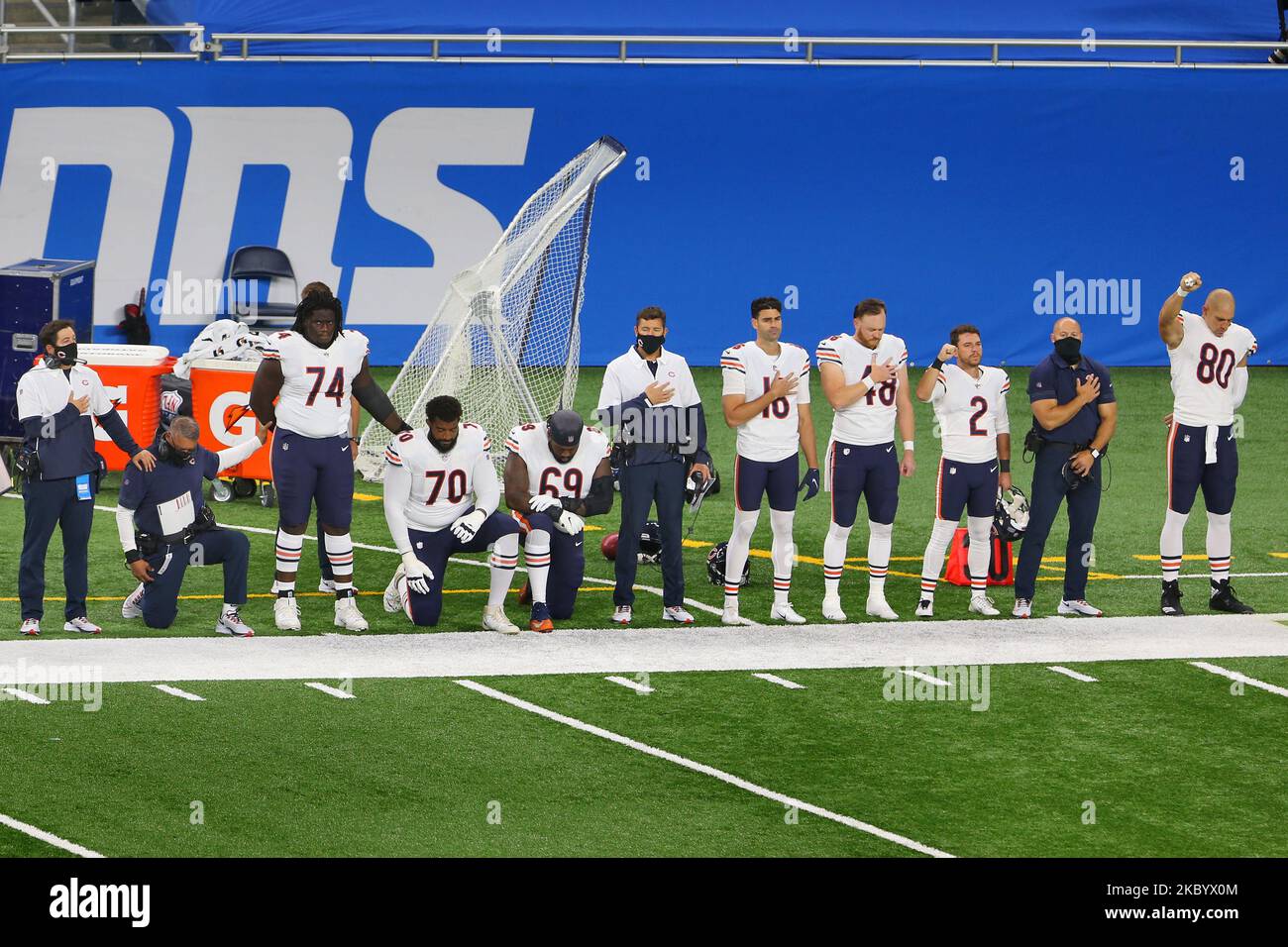 Nfl players national anthem hi-res stock photography and images - Alamy