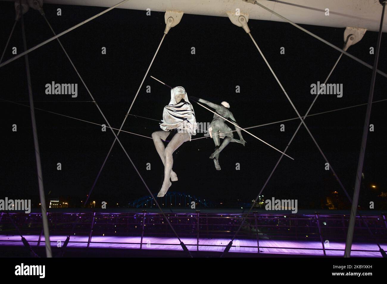 Amazing acrobatic sculptures hi-res stock photography and images - Alamy