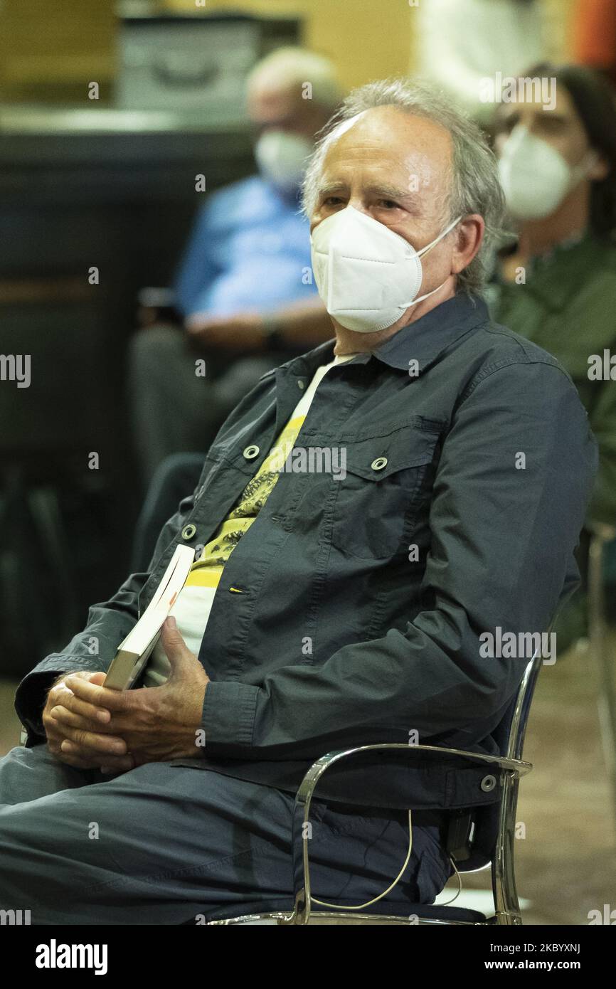 Singer joan manuel serrat hi-res stock photography and images - Alamy