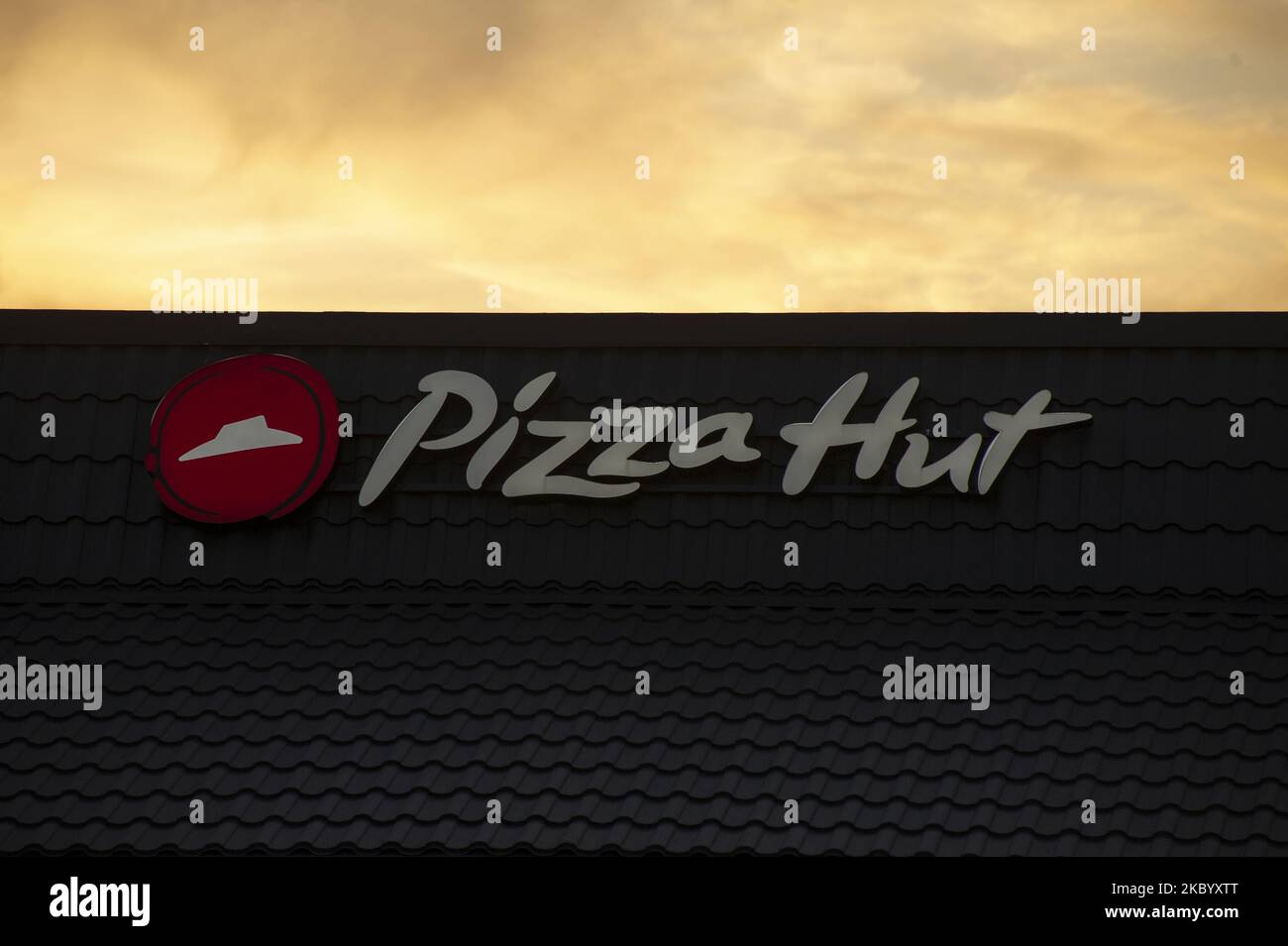 International franchise pizza hut logo hi-res stock photography and ...