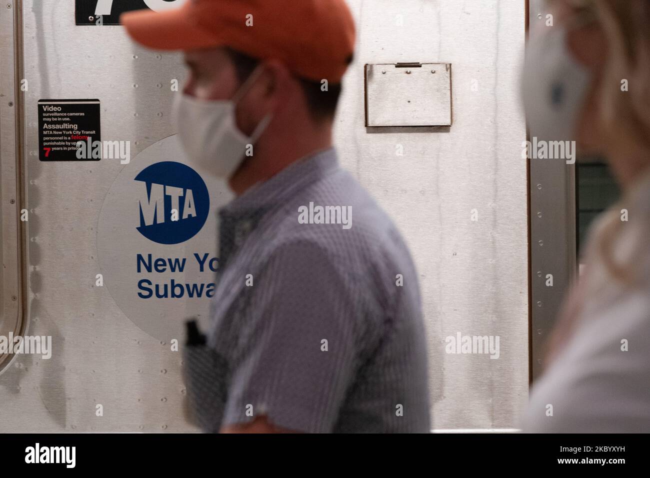 People are seen wearing mask during afternoon commute at 34th Hudson ...