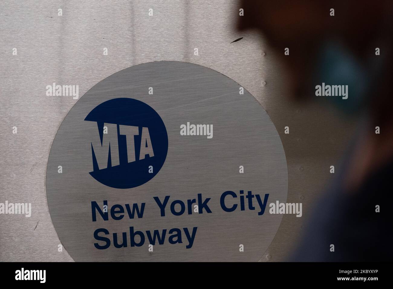 People are seen wearing mask during afternoon commute at 34th Hudson ...