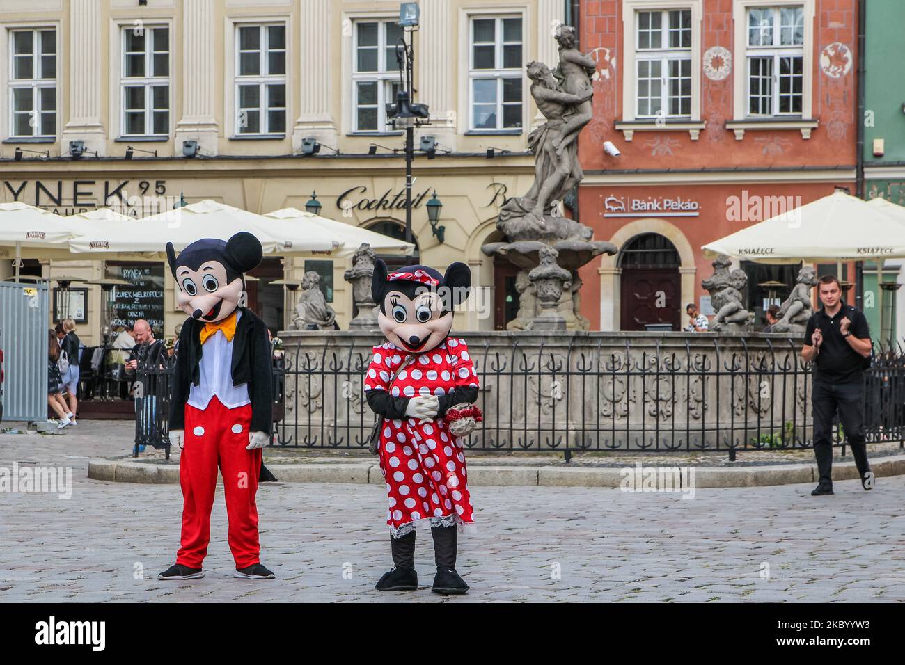 Minnie mouse mascots hi-res stock photography and images - Alamy