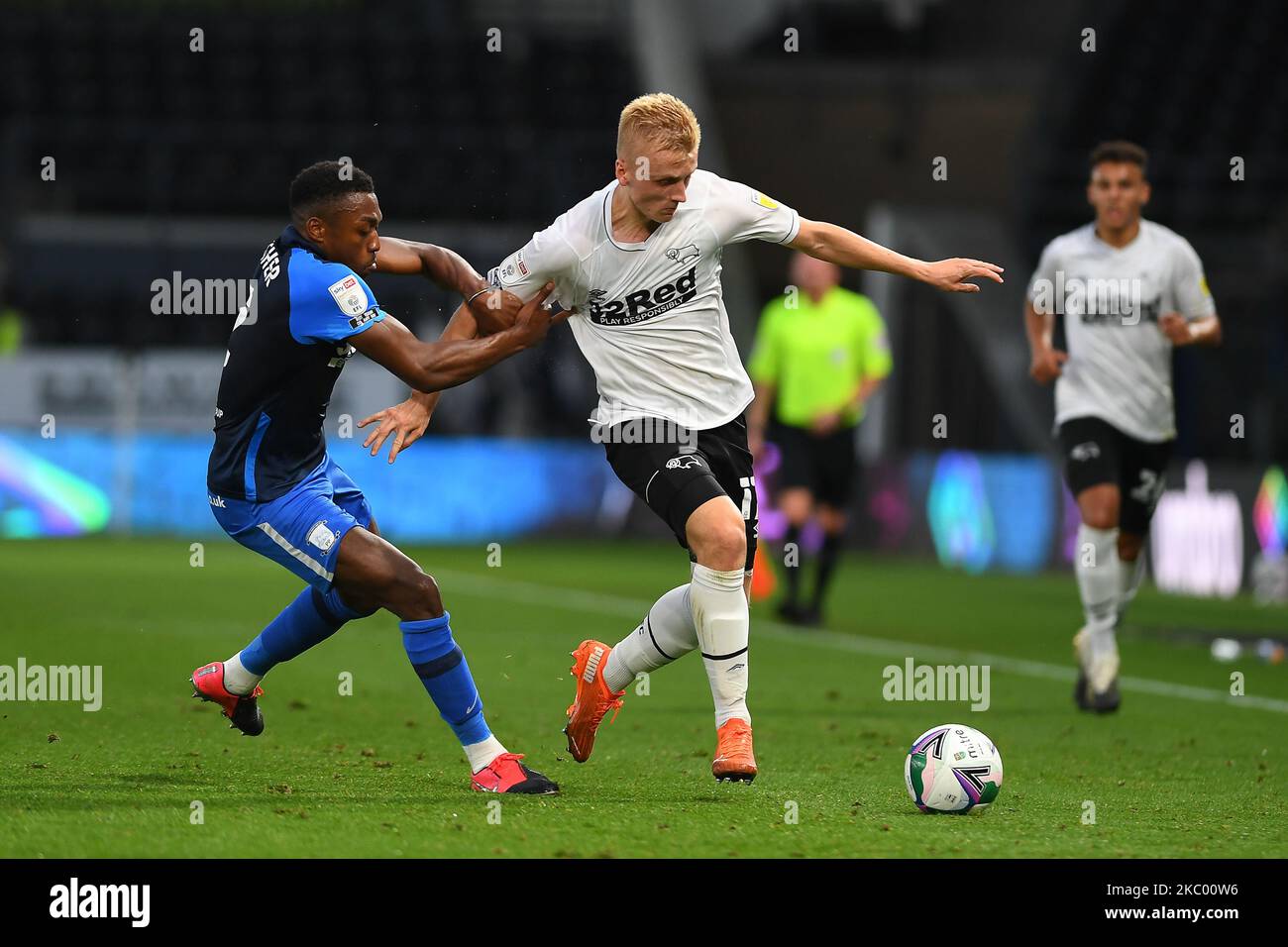 Darnell Fisher of Preston battles with Louie Sibley of Derby County ...