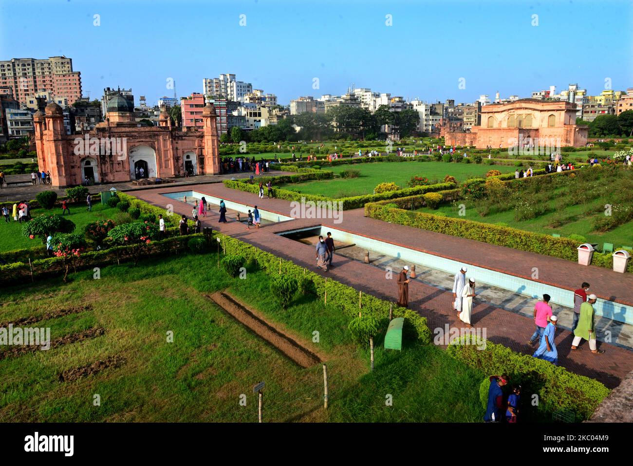 People with the mask to Lalbagh fort in Dhaka, Bangladesh, on September ...