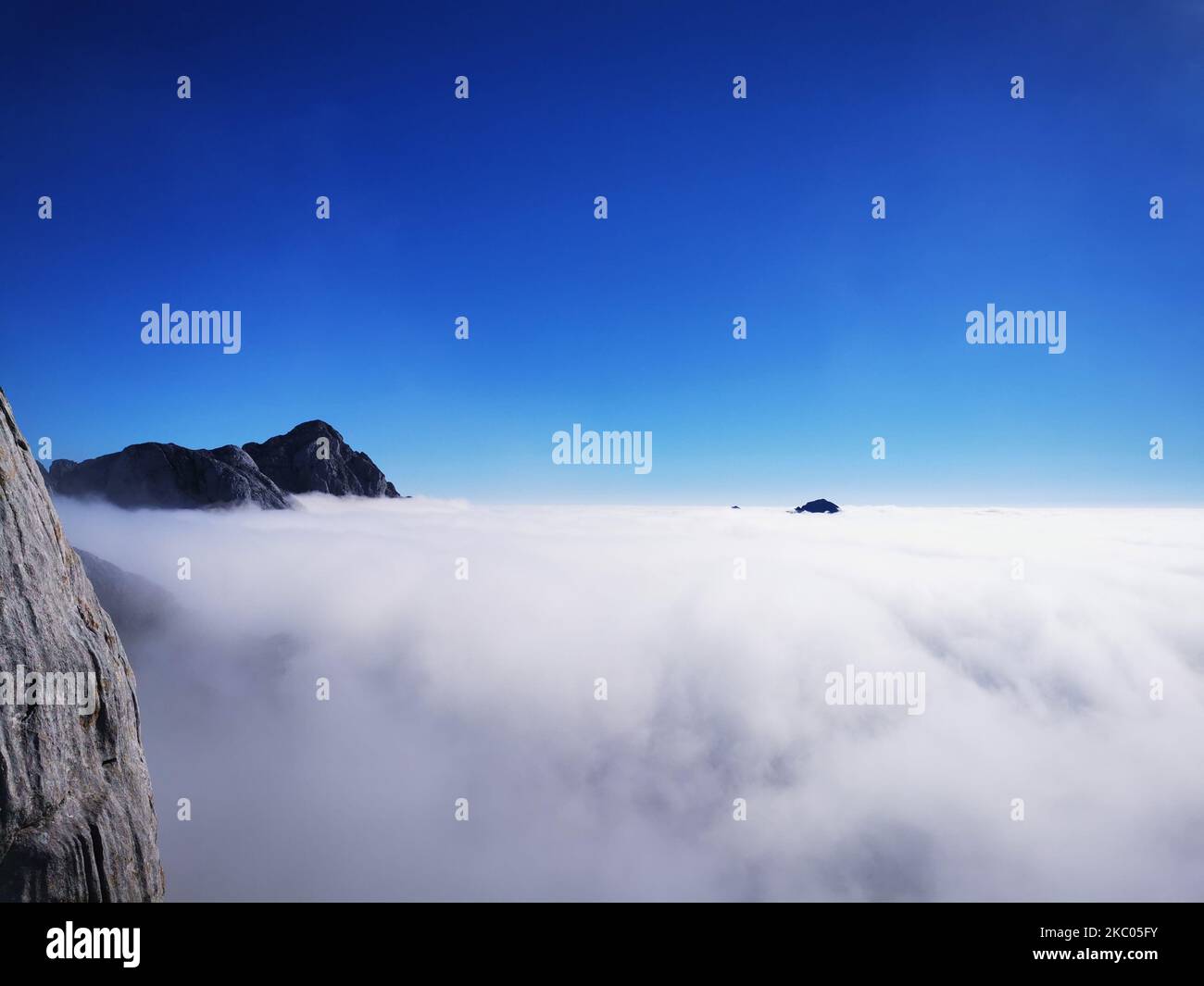 White rocks mountain hi-res stock photography and images - Alamy