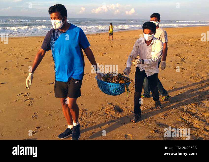 Bay of bengal seas eastern coast golden beach hi-res stock photography ...