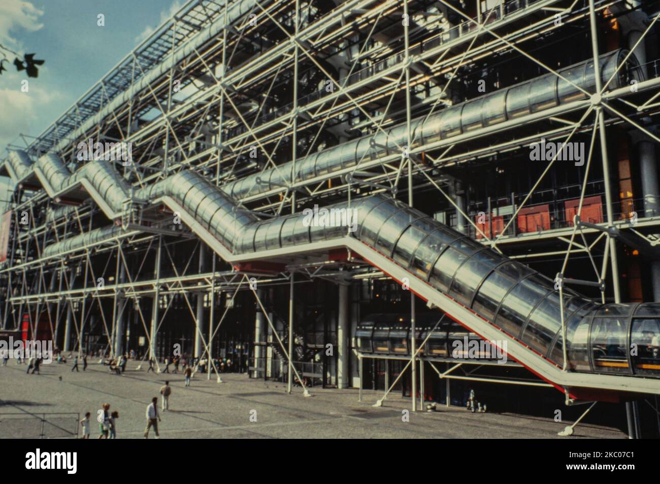 Los Angeles, United States may 1979: Refines of oil building in 70s ...