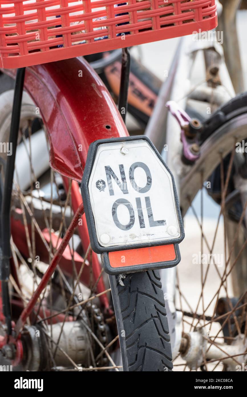 Oil sign hi-res stock photography and images - Alamy