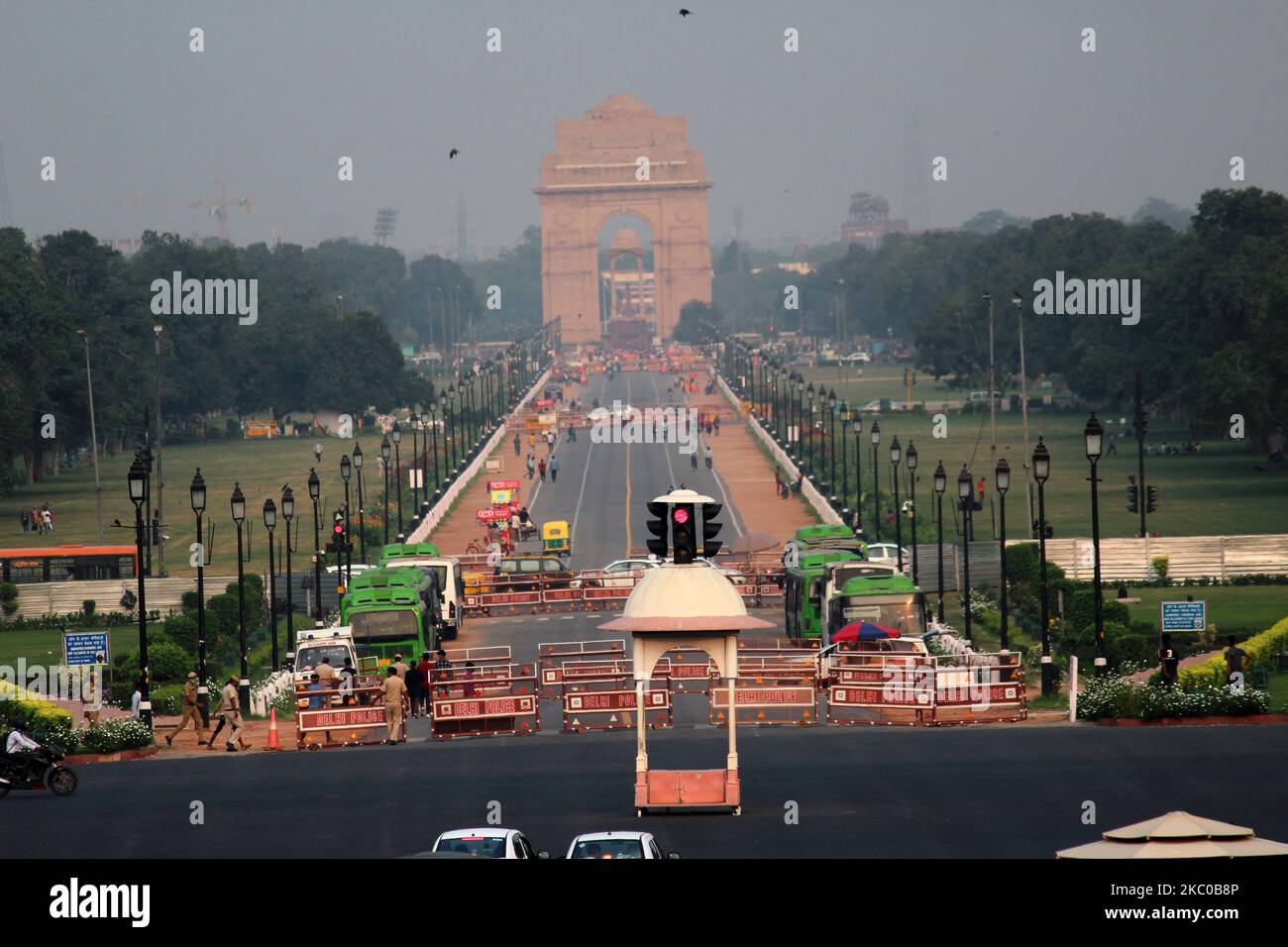 A view of Rajpath as seen from Rashtrapati Bhavan with India Gate in ...