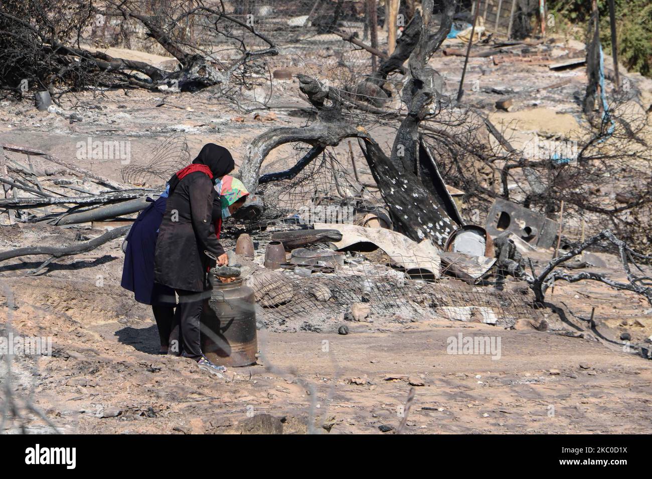 Refugees walking debris hi-res stock photography and images - Alamy