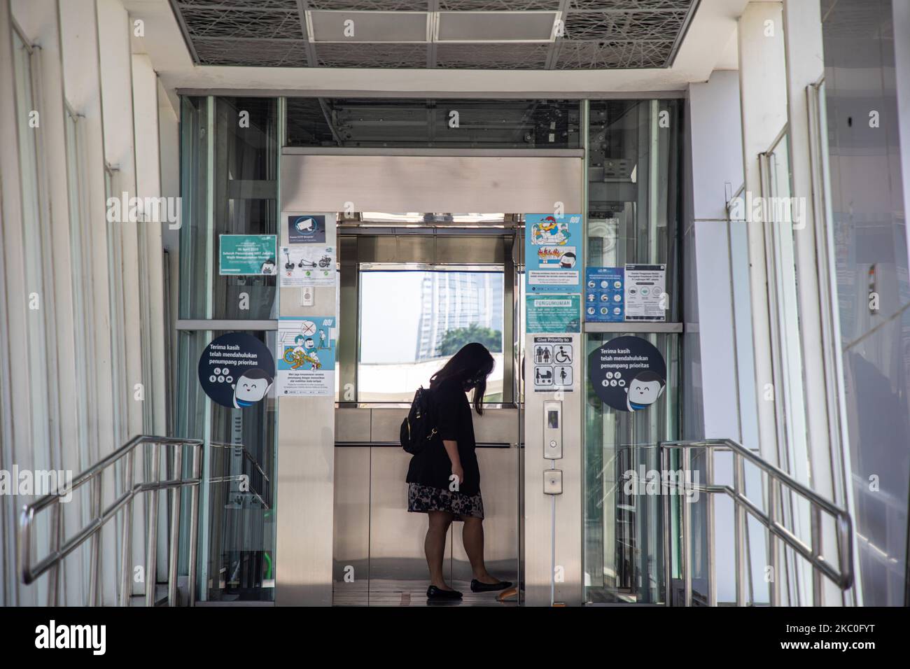 A normal woman ignoring the sign of Lift for Difable to enter MRT ...