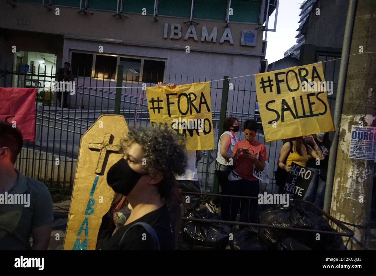 People protest during Global Climate Action Day at the Brazilian ...
