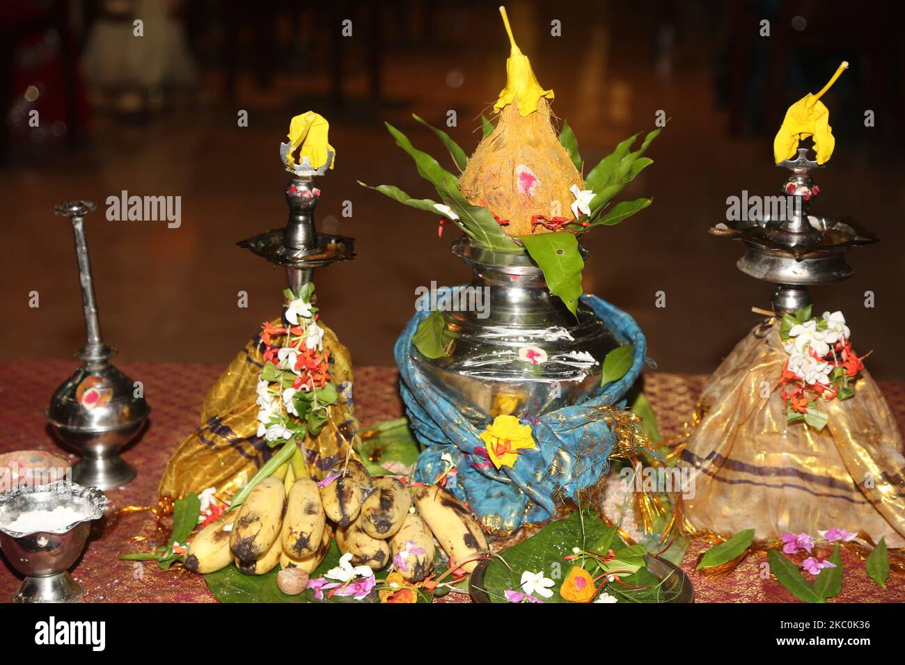 Sri lanka people christmas tree hi-res stock photography and images - Alamy