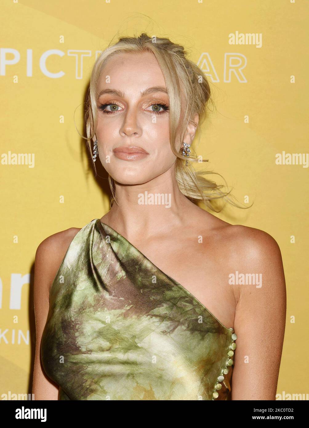 WEST HOLLYWOOD, CA - NOVEMBER 03: Alex Cooper attends 2022 amfAR Gala ...