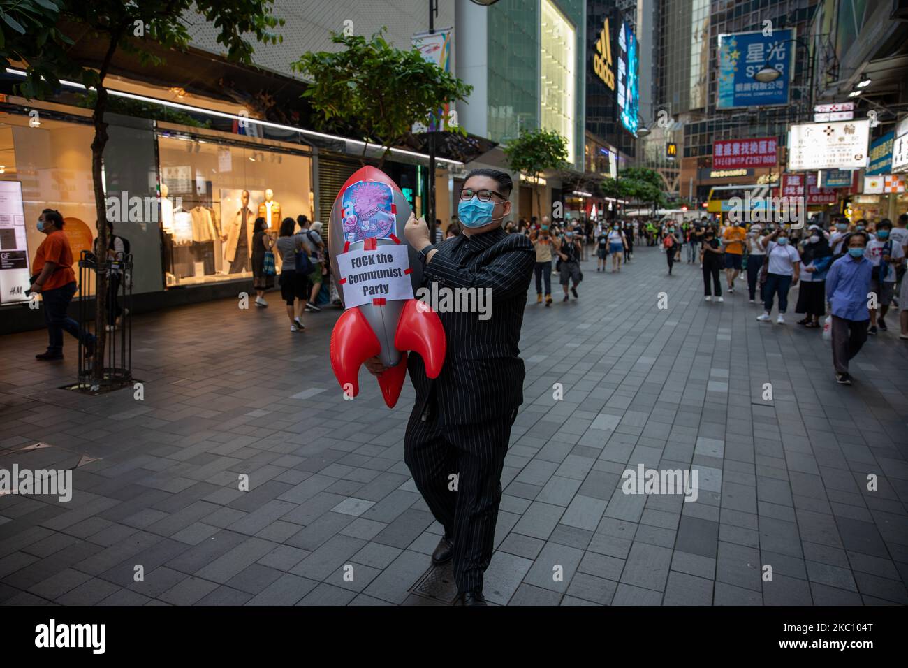 A Kim Jong Un lookalike shows up in Causeway Bay with a rocket balloon ...