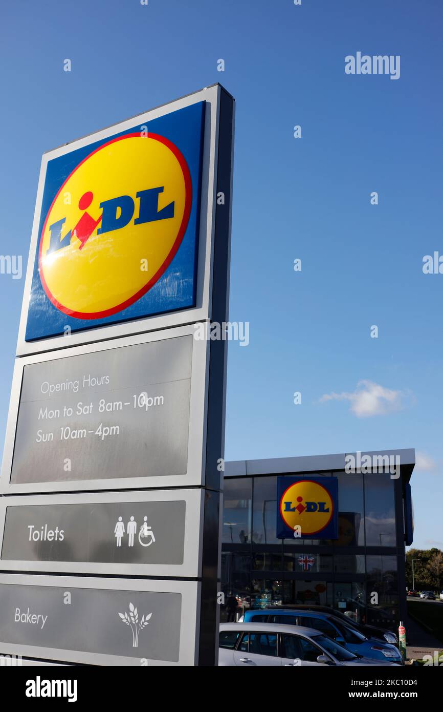 Lidl supermarket shopping cart trolley hi-res stock photography and ...