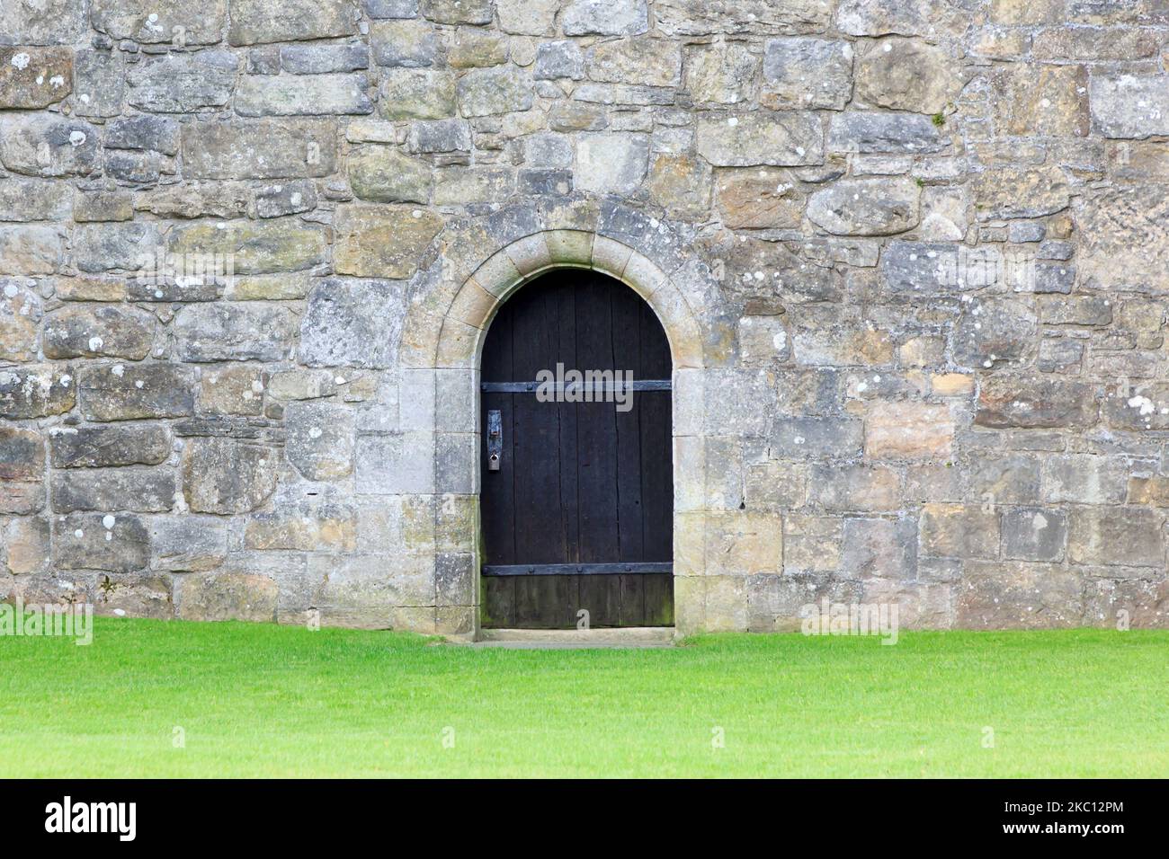 Medieval castle door hi-res stock photography and images - Alamy