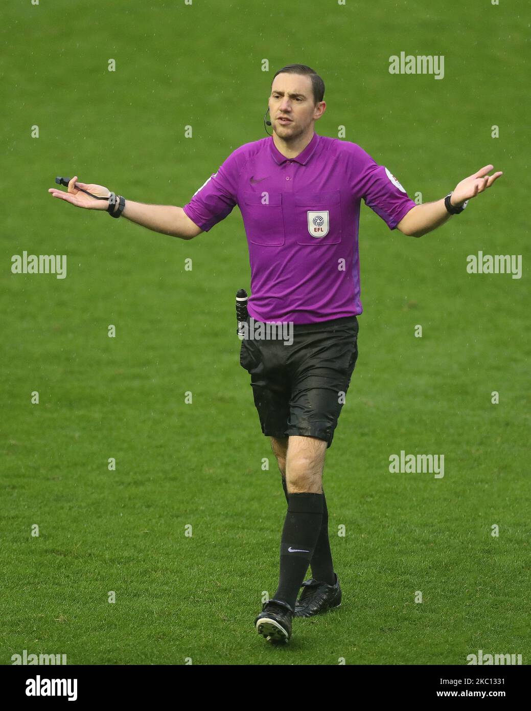 Referee ben toner hi-res stock photography and images - Alamy