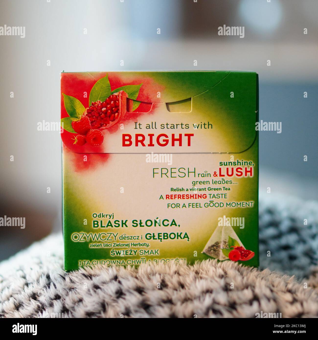 Lipton brand fruit tea in pyramid bags inside a box Stock Photo - Alamy