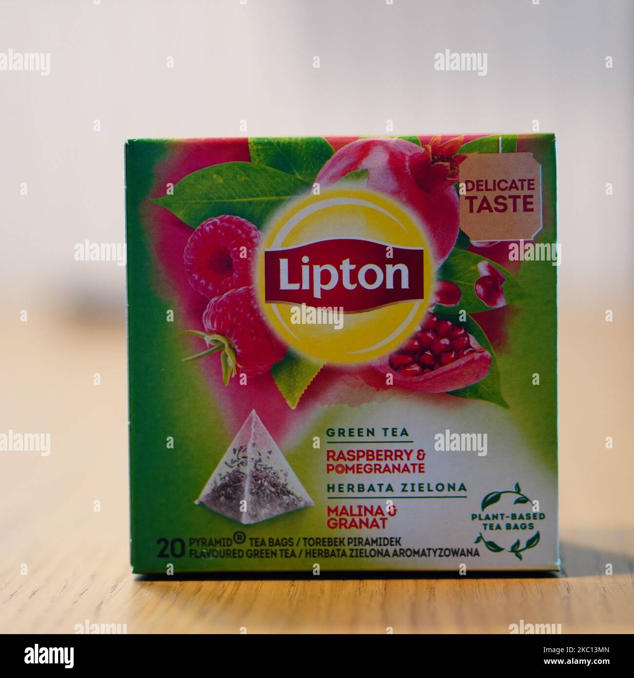 Lipton brand fruit tea in pyramid bags inside a box Stock Photo - Alamy