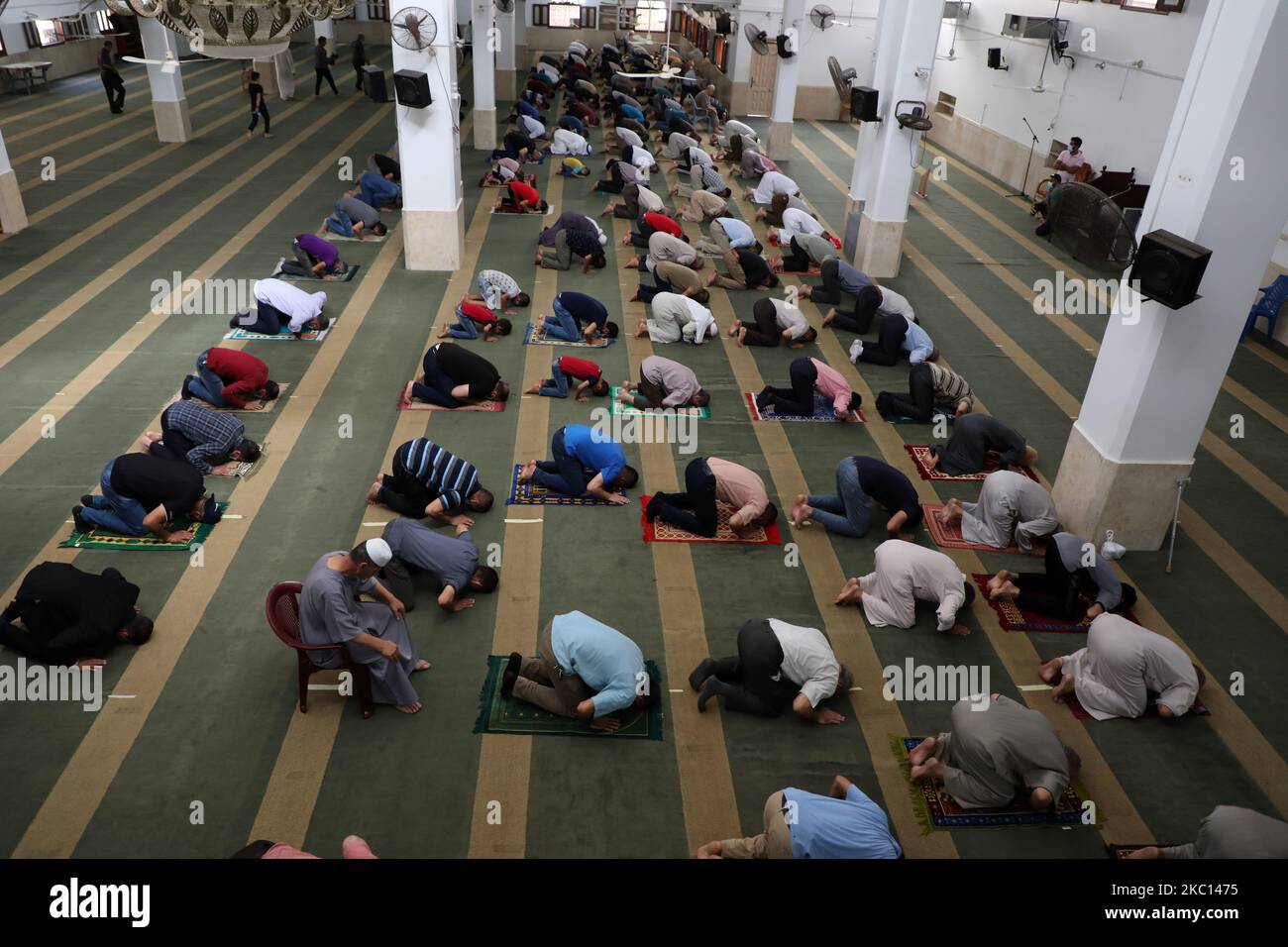 Palestinian Muslim worshippers, clad in masks due to the COVID-19 ...