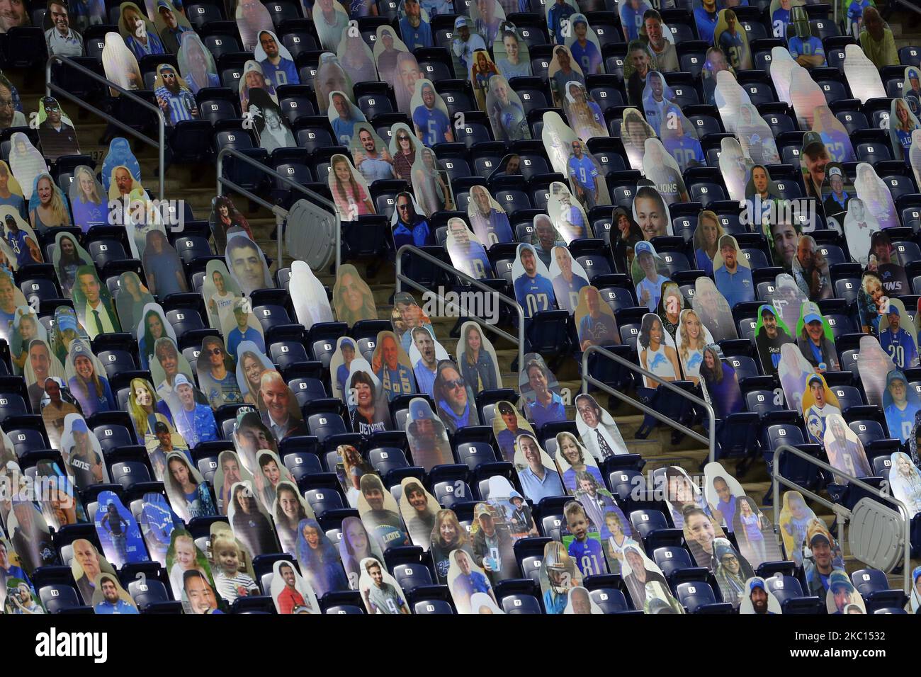 Cardboard cutouts fans hi-res stock photography and images - Alamy
