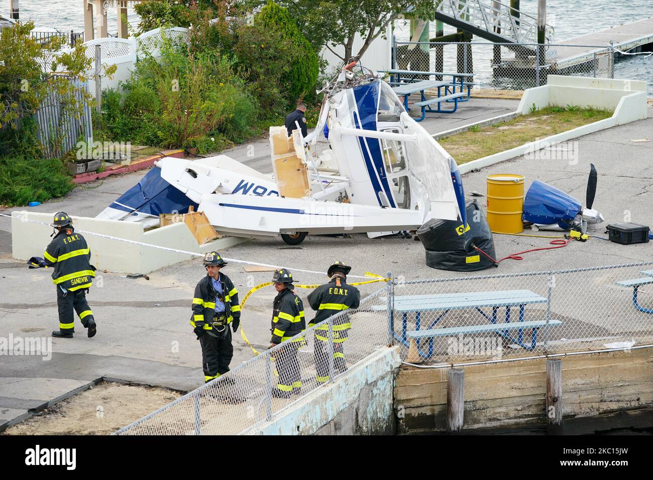 Small plane crash into a pier near Beechhurst Yacht Club in Whitestone ...