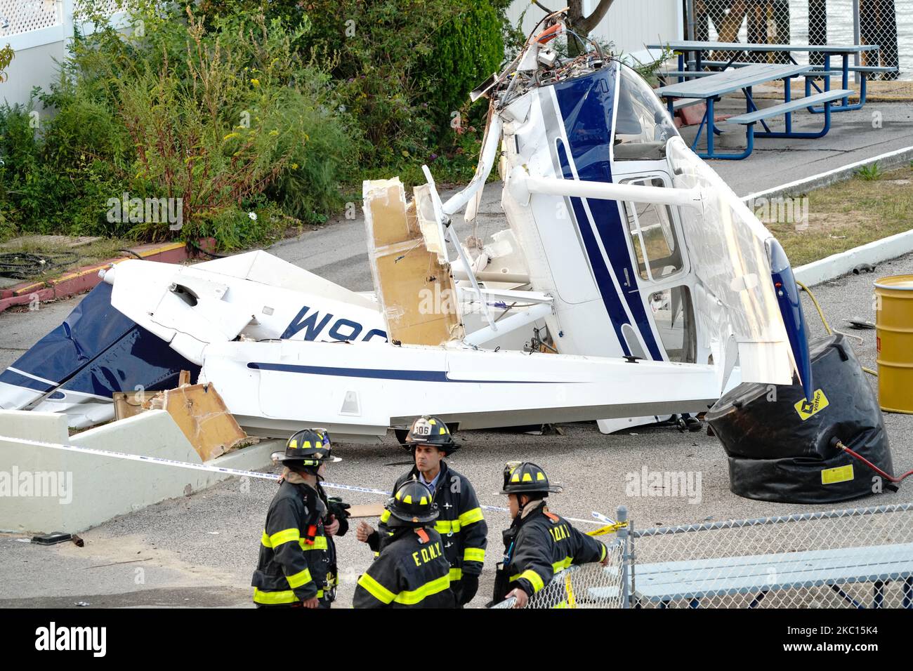 Small plane crash into a pier near Beechhurst Yacht Club in Whitestone ...