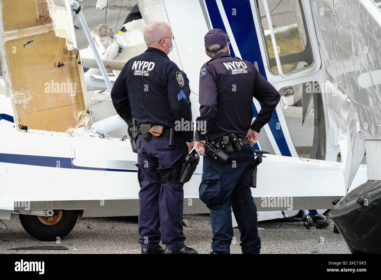 Small plane crash into a pier near Beechhurst Yacht Club in Whitestone ...