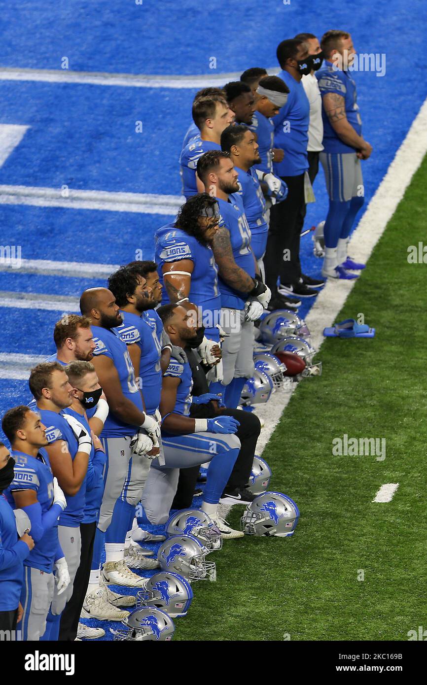 Nfl players national anthem hi-res stock photography and images - Alamy