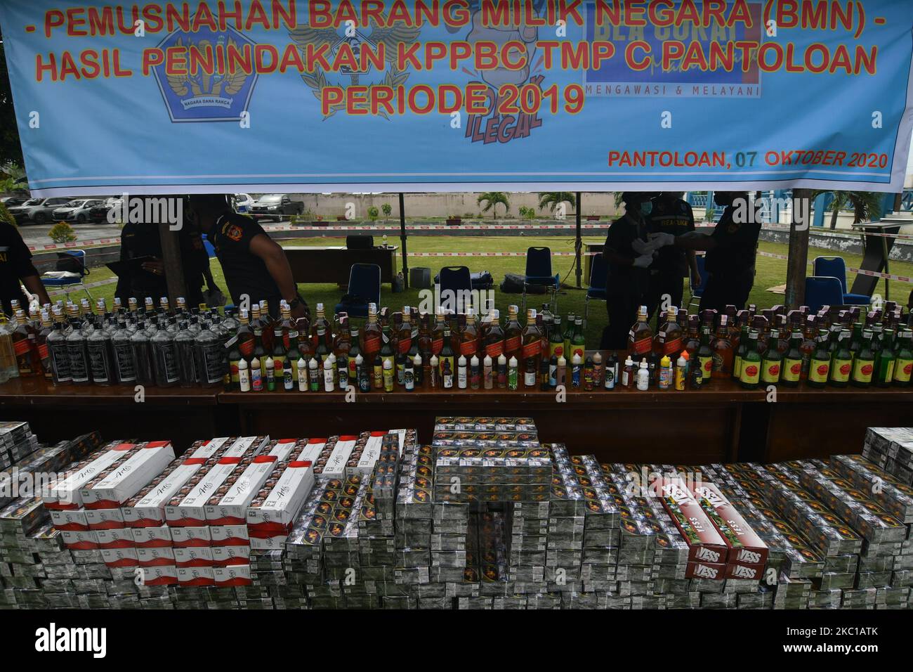 Official excise stamps hi-res stock photography and images - Alamy