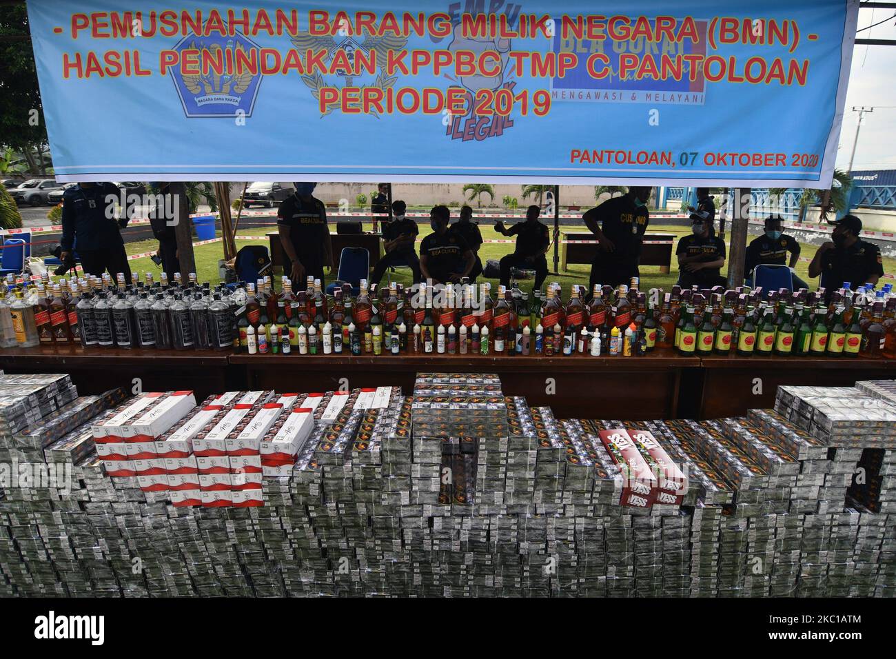 Official excise stamps hi-res stock photography and images - Alamy