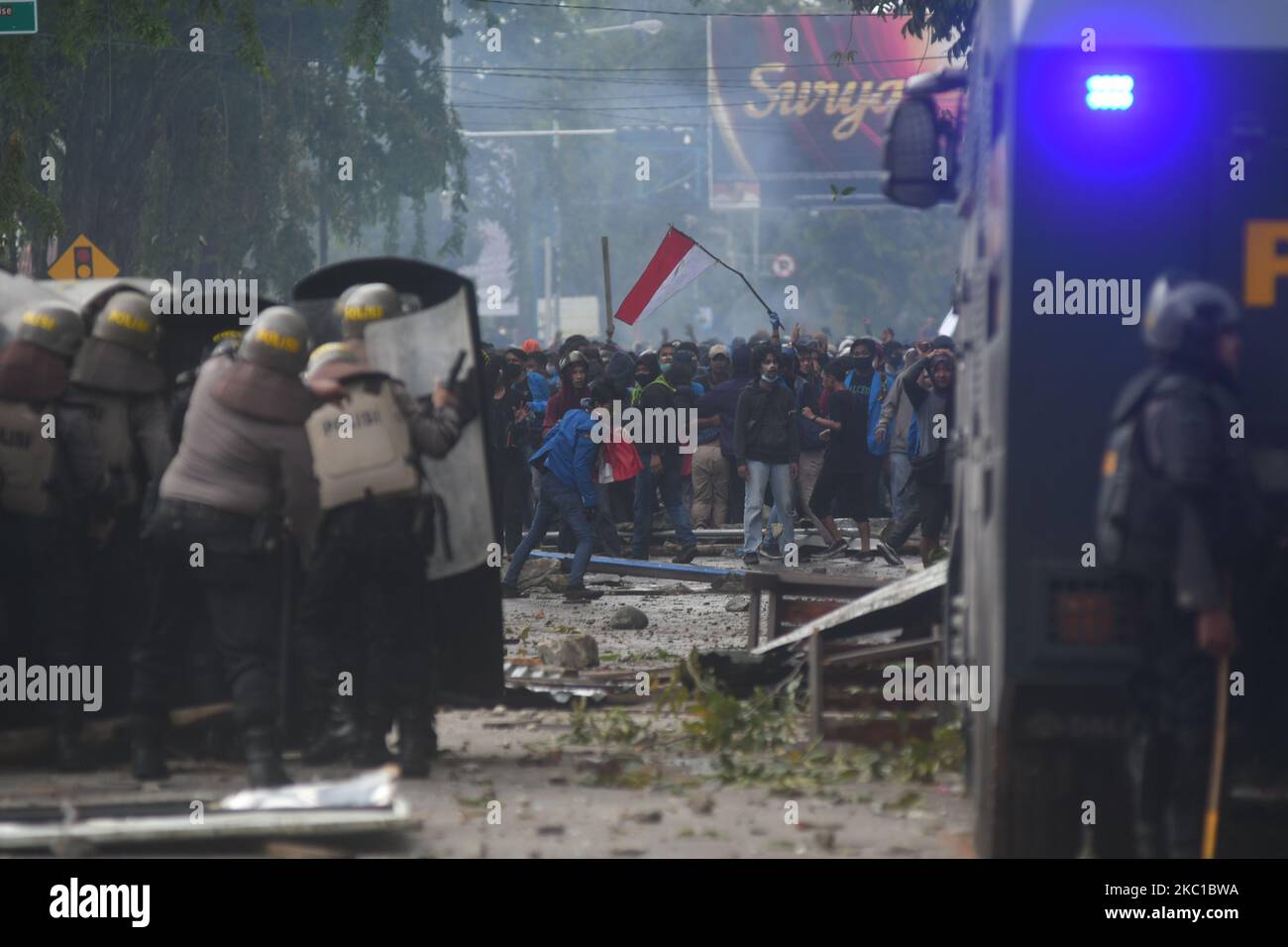 Omnibus law indonesia police hi-res stock photography and images - Alamy