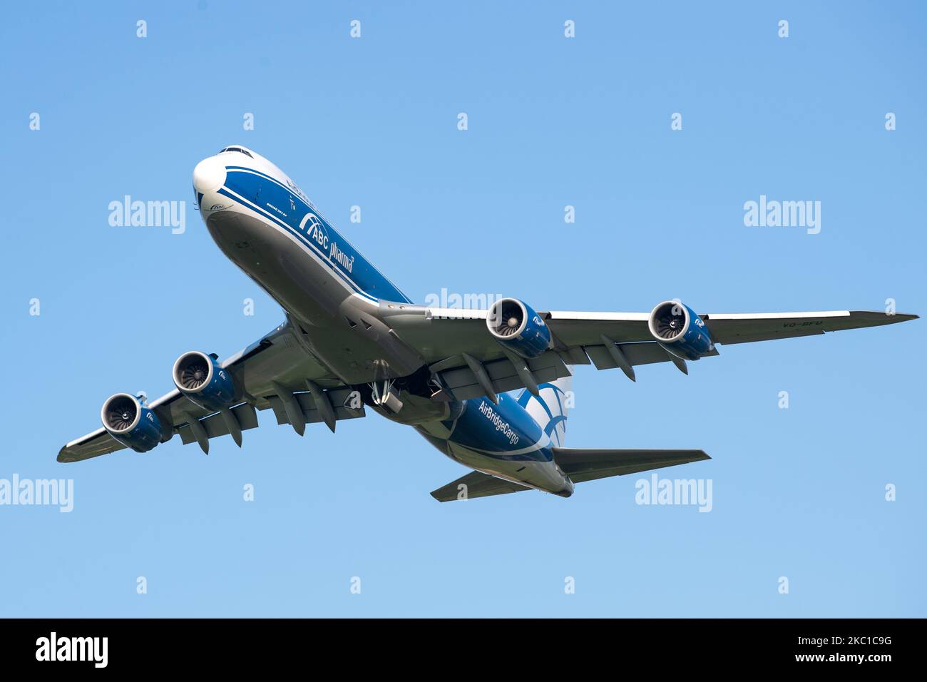AirBridgeCargo Boeing 747-83Q(F) VQ-BFU takes off from East Midlands ...