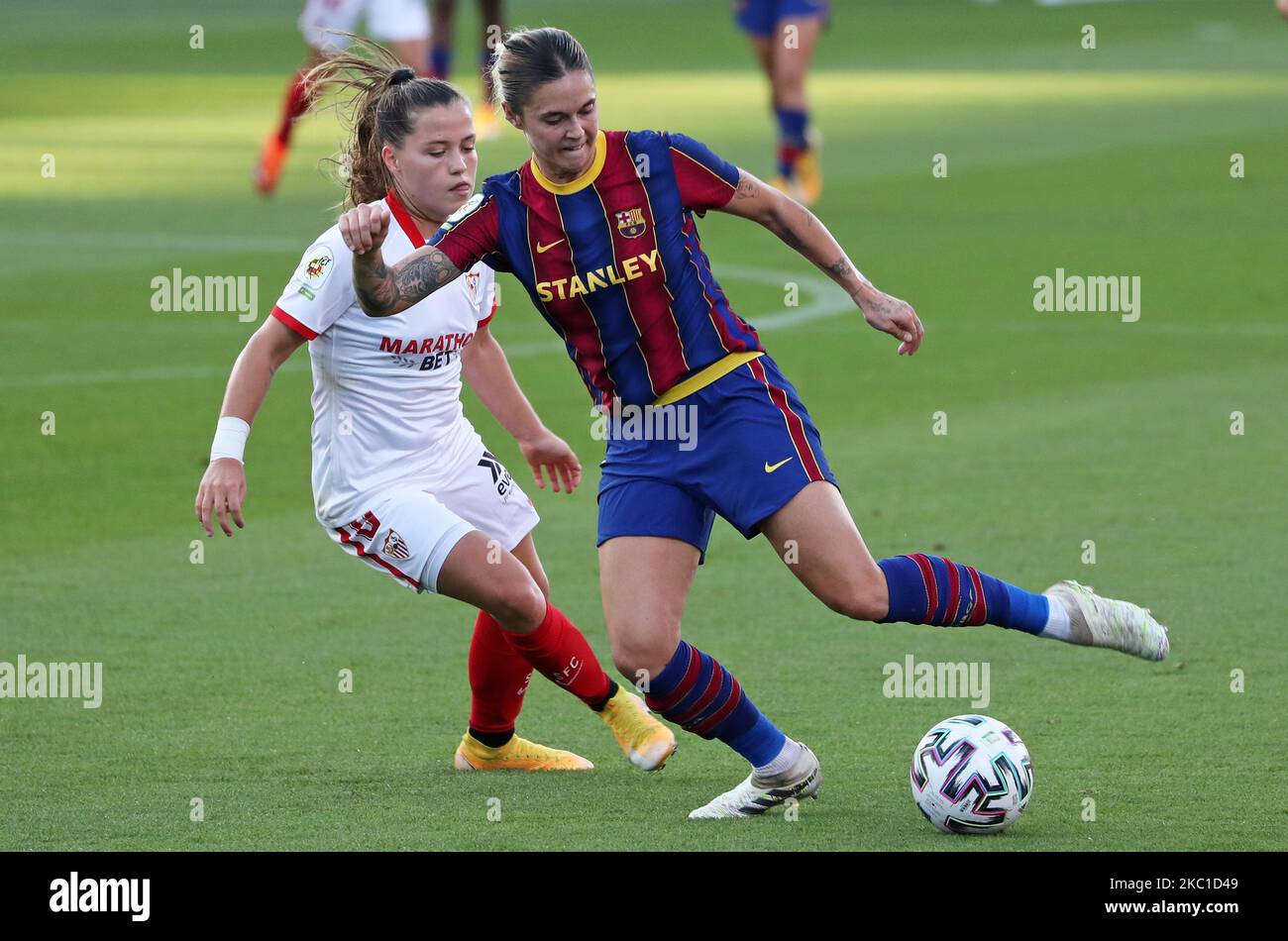 Mapi Leon and Raquel Pinel during the match between FC Barcelona and ...