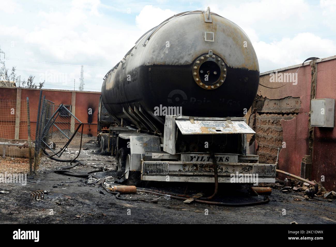 Best roof cooking gas station hi-res stock photography and images - Alamy