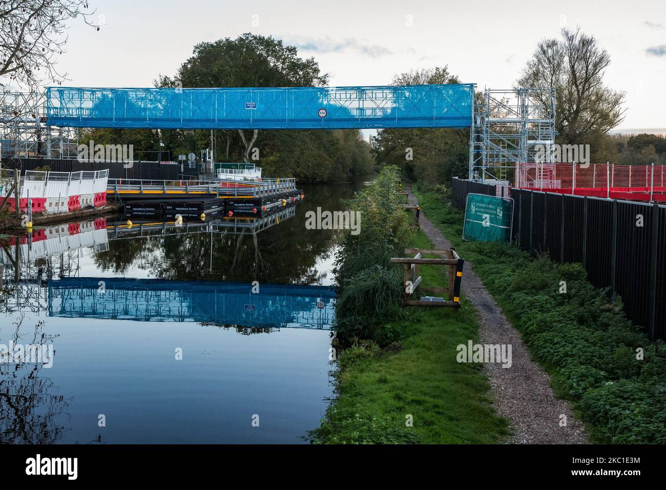 Harefield, UK. 3rd November, 2022. Construction works for the Colne Valley Viaduct for the HS2 ...