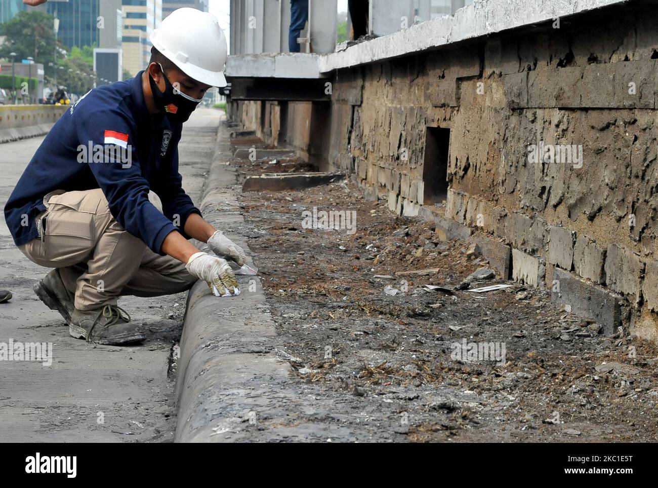 The Indonesian police conducted the post-fire and damaged mass damage ...