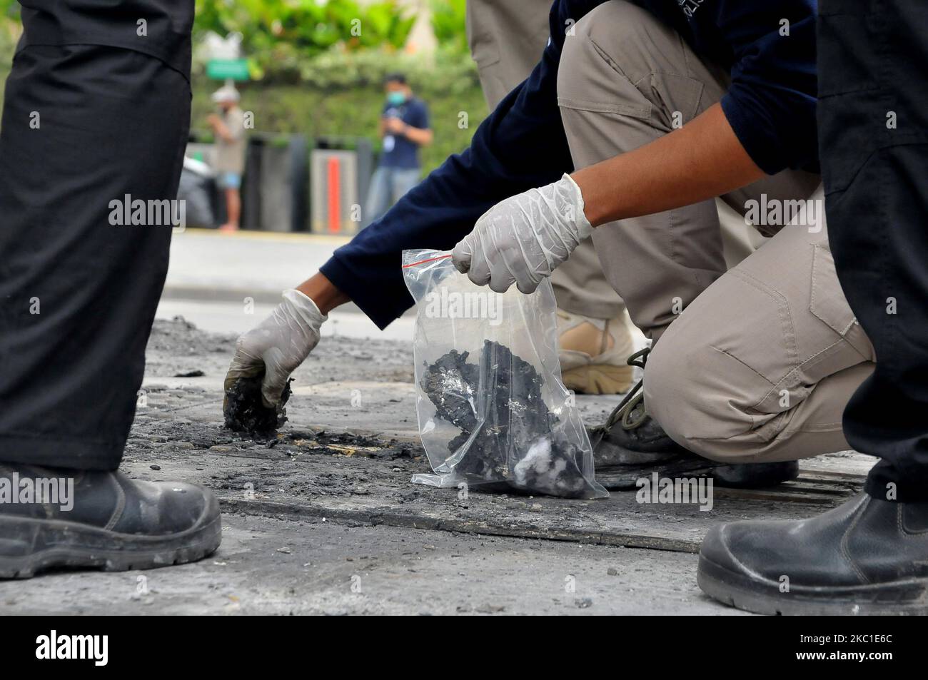 The Indonesian police conducted the post-fire and damaged mass damage ...