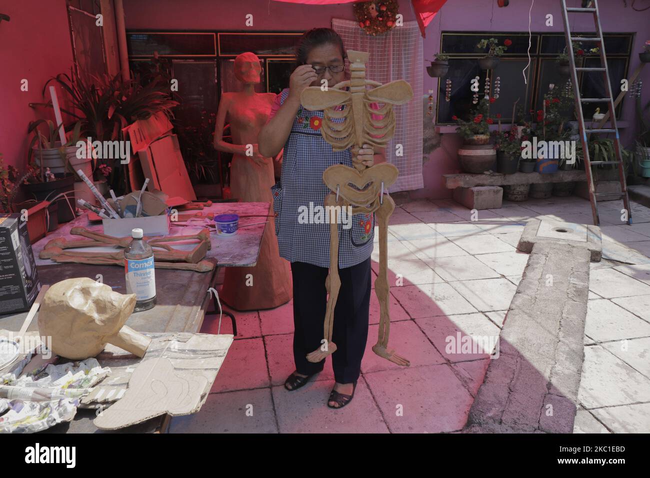 Teresa Vázquez, artisan, adjusts the skeleton of a catrina based on ...