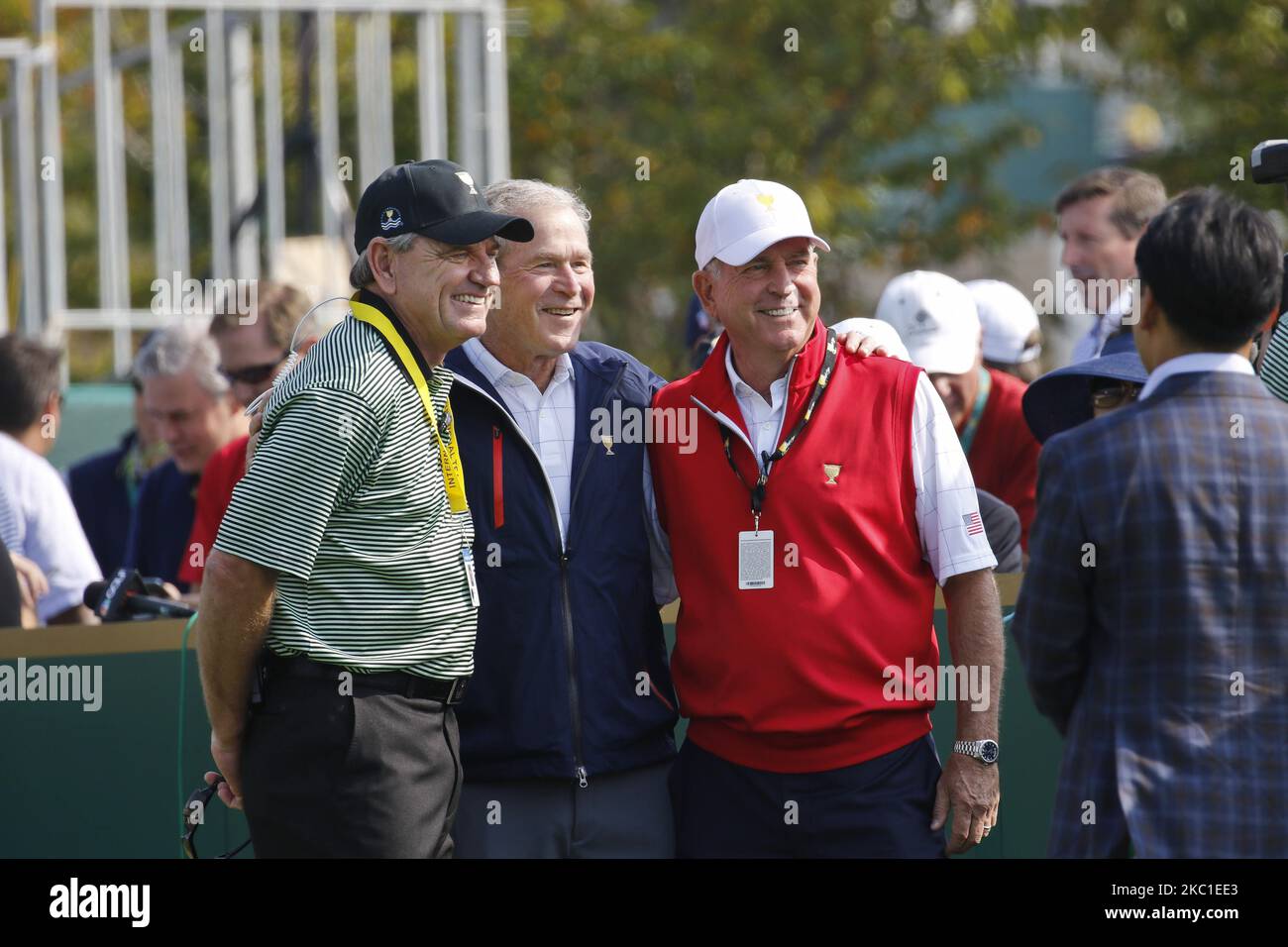 George bush us president captain hi-res stock photography and images ...