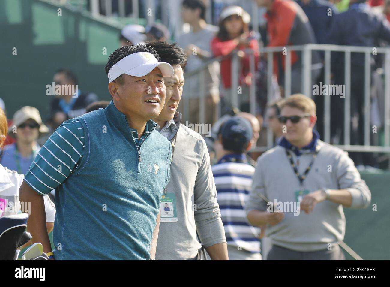 International Team player KJ Choi look team players during the ...