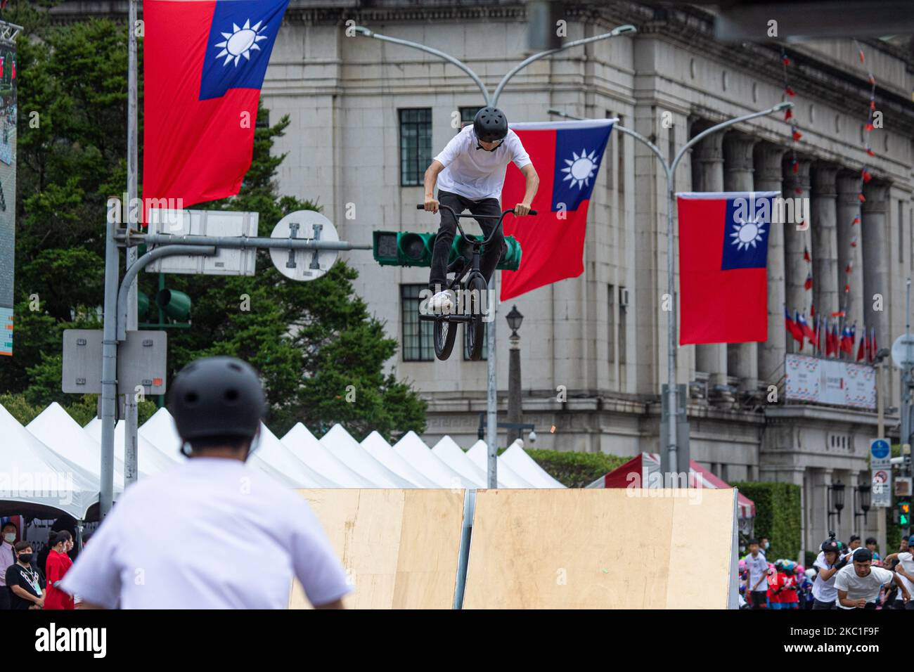 The performers at the parade on Taiwan's National Day in Taipei, Taiwan ...